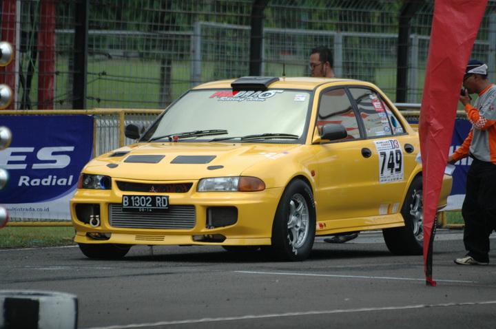 Lancer CB4-GLXi: Different between CB4-GLXi & EVOLUTION 3