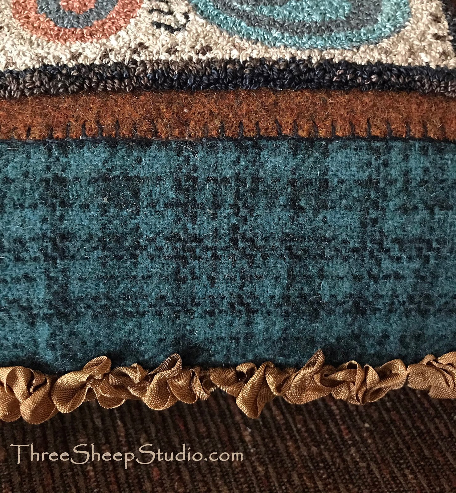 Three Sheep Studio: How To Make Wool (or Ribbon) Ruching...