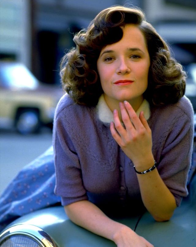 30 Gorgeous Portrait Photos of a Young Lea Thompson in the 1980s ...