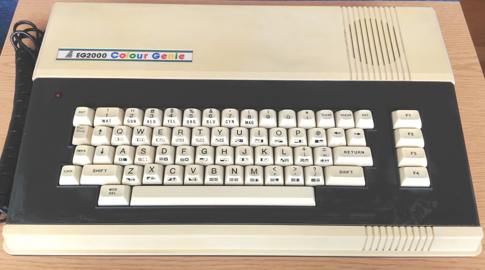 Retro Ordenadores Orty: Ordenador EACA EG 2000 Colour Genie (1982)