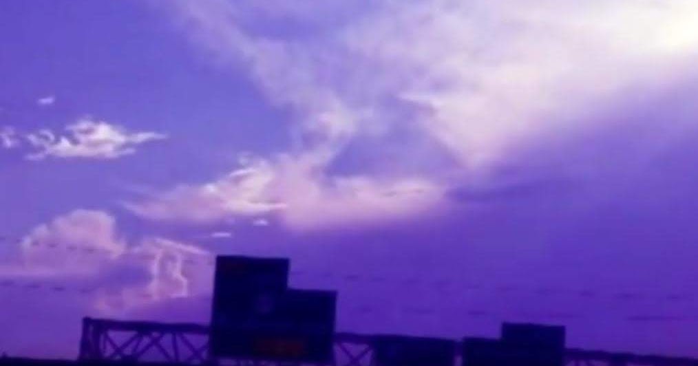 TKC MUST SEE!!! EPIC TRIANGLE SHAPE WITNESSED OVER KANSAS CITY INSPIRES ...