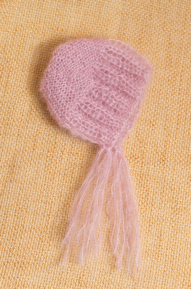 Yarn Psyche: Stories in Stitches: Baby Bonnets (a rant and a pattern)