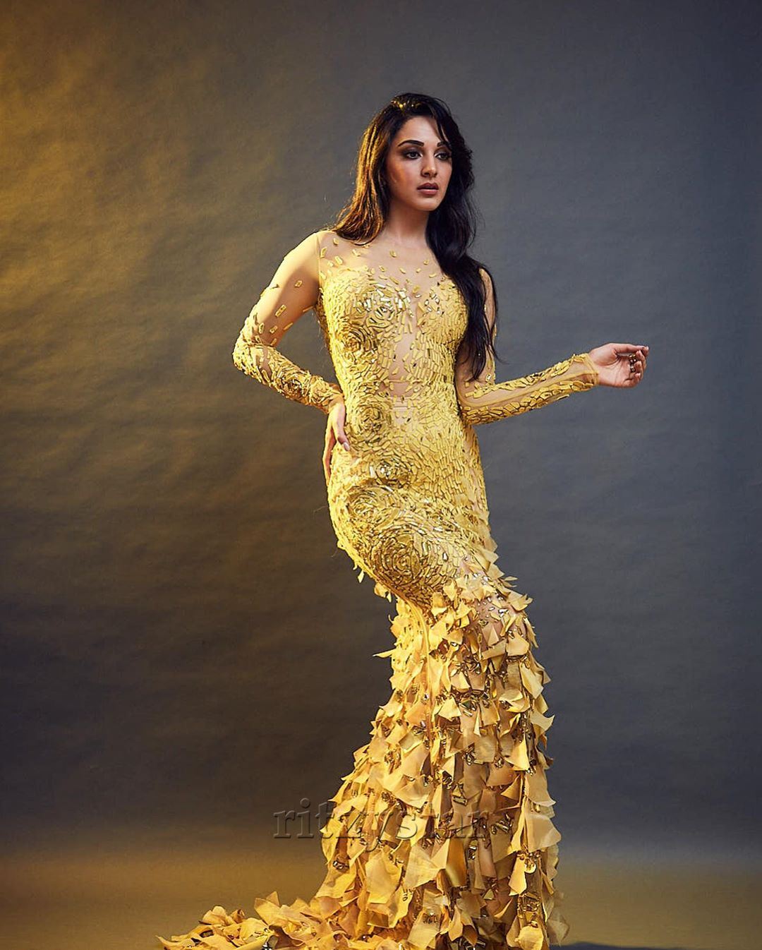 OMG !! Kiara Advani Hottest See Through Yellow Dress - RitzyStar