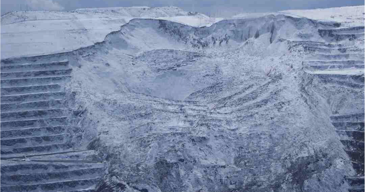 Mining Mayhem: Total Pitwall Collapse