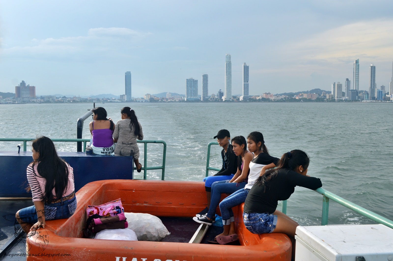 FURGONETA AZUL: VIAJE EN BARCO DESDE CIUDAD DE PANAMÁ A JAQUÉ, EN EL ...