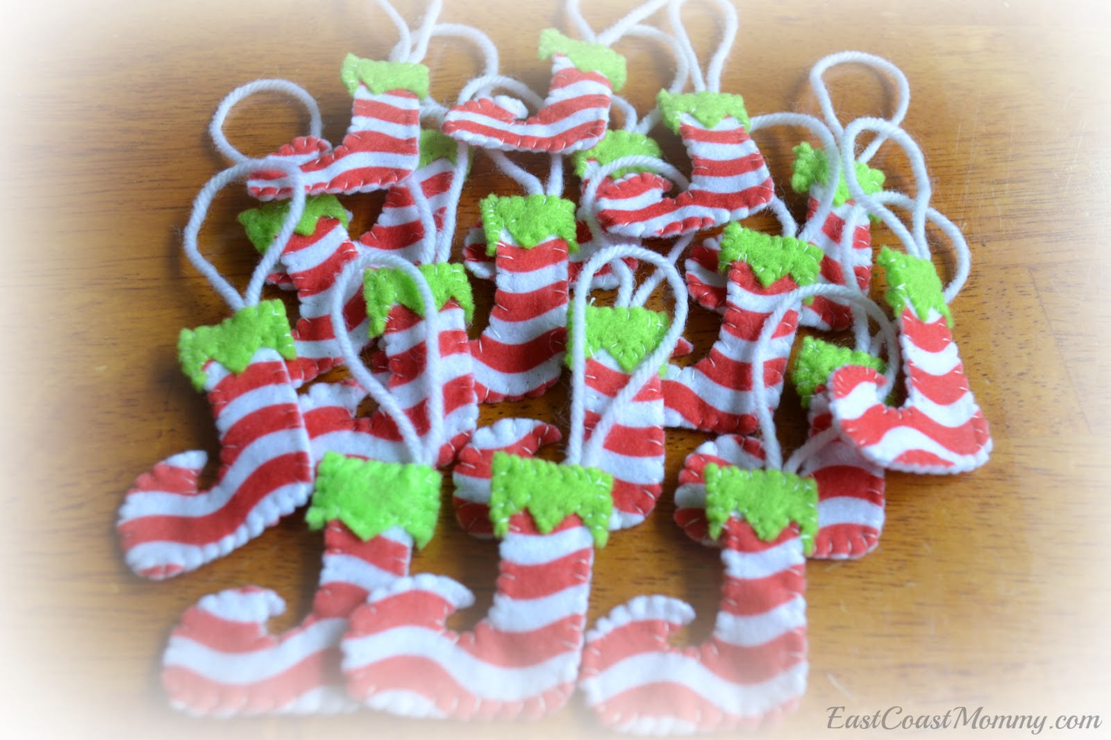 East Coast Mommy: {simple} Felt Elf Boot Ornament