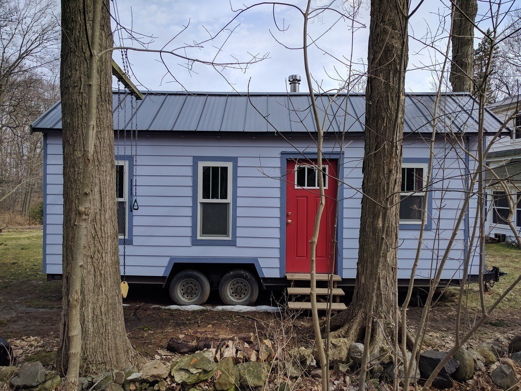 TINY HOUSE TOWN: Working Class Tiny House (180 Sq Ft)