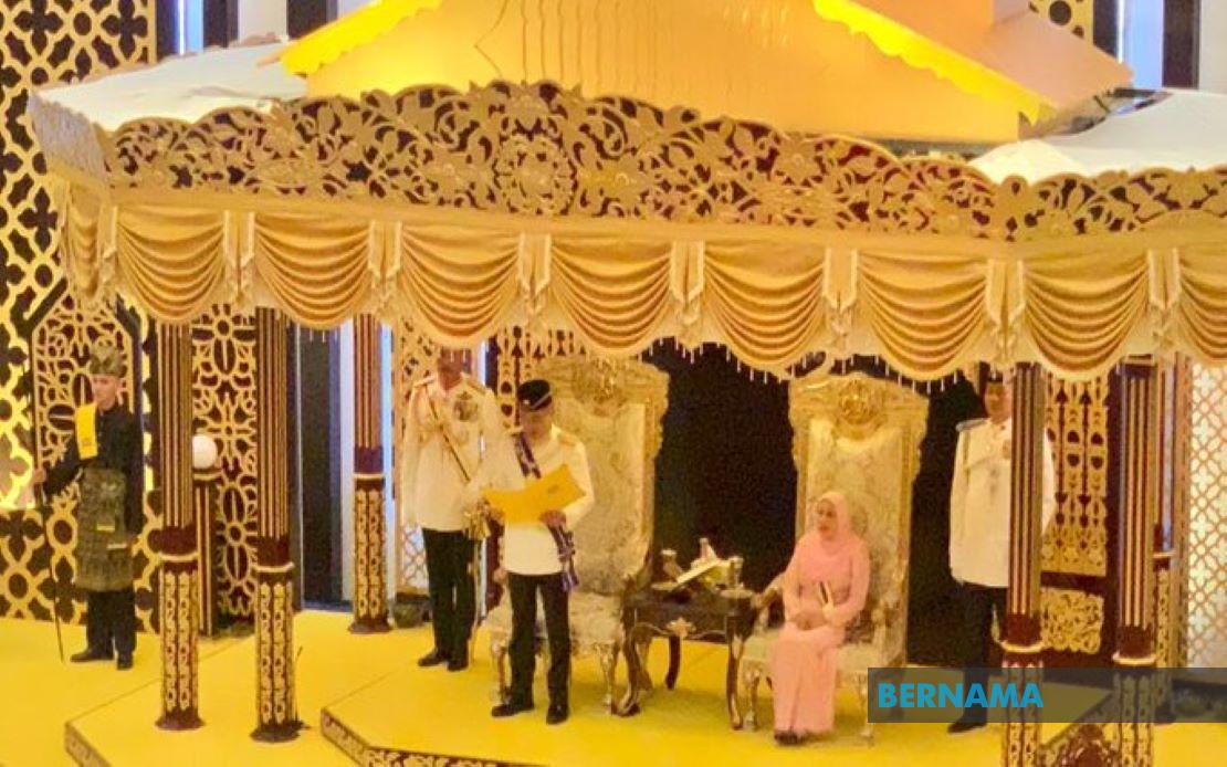 Tun Mohd Ali Rustam takes oath of office as 7th Yang Dipertua Negeri Of ...