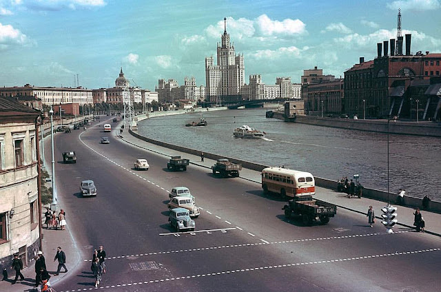 46 Color Photos That Document Everyday Life of Moscow in the 1950s ...