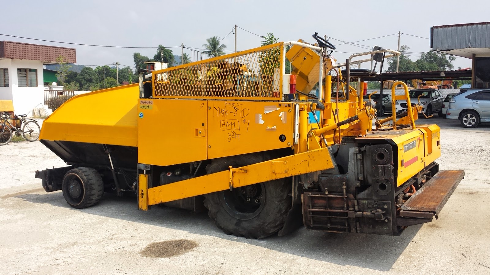 SOON SENG LEE HEAVY EQUIPMENT PLT: Sumitomo HA44W Asphalt Finisher / Paver