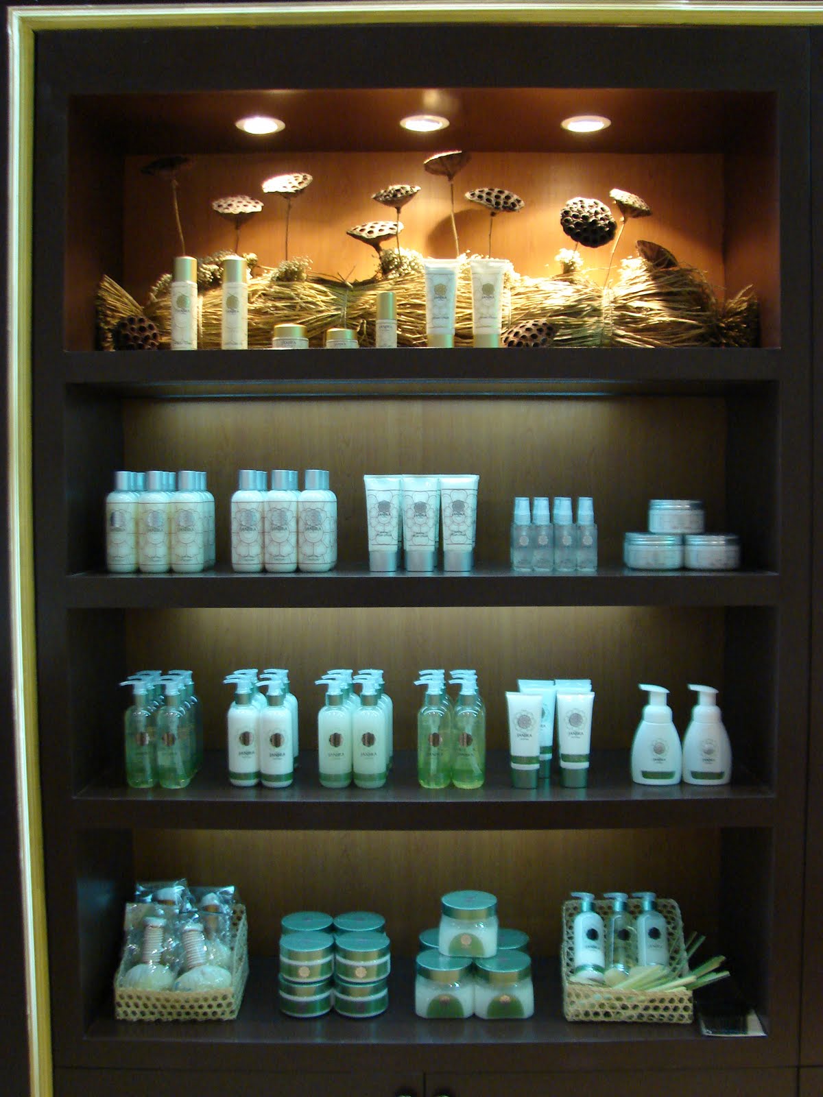 Display Design&Visual Merchandise for JANJIRA Art of Siam : Thai ...