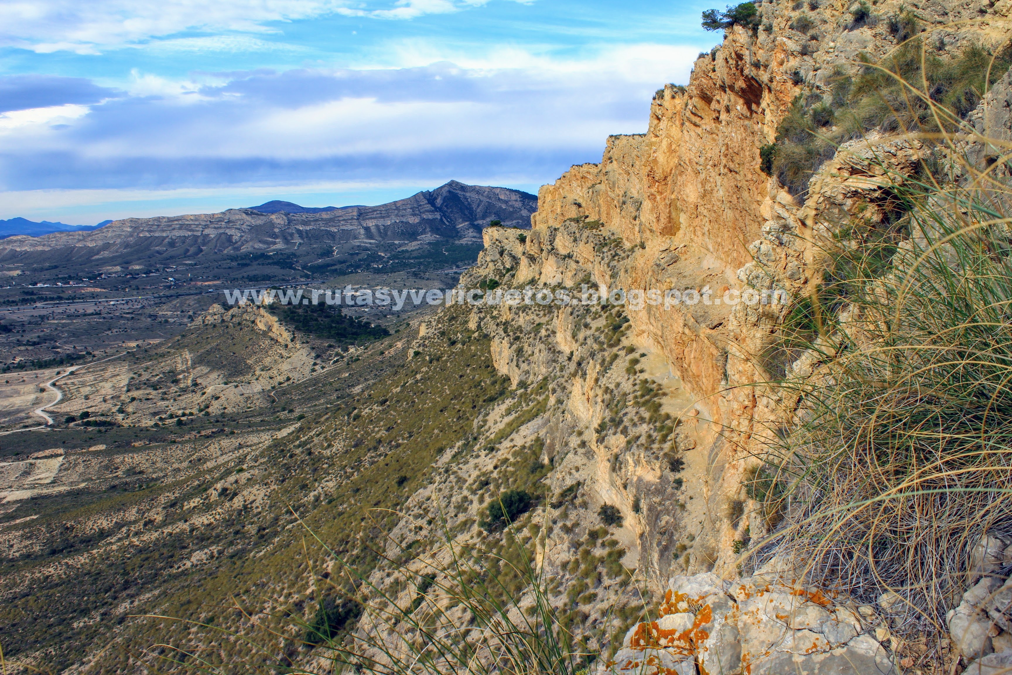 RUTAS Y VERICUETOS: ITINERARIO POR LES PENYES ROGES