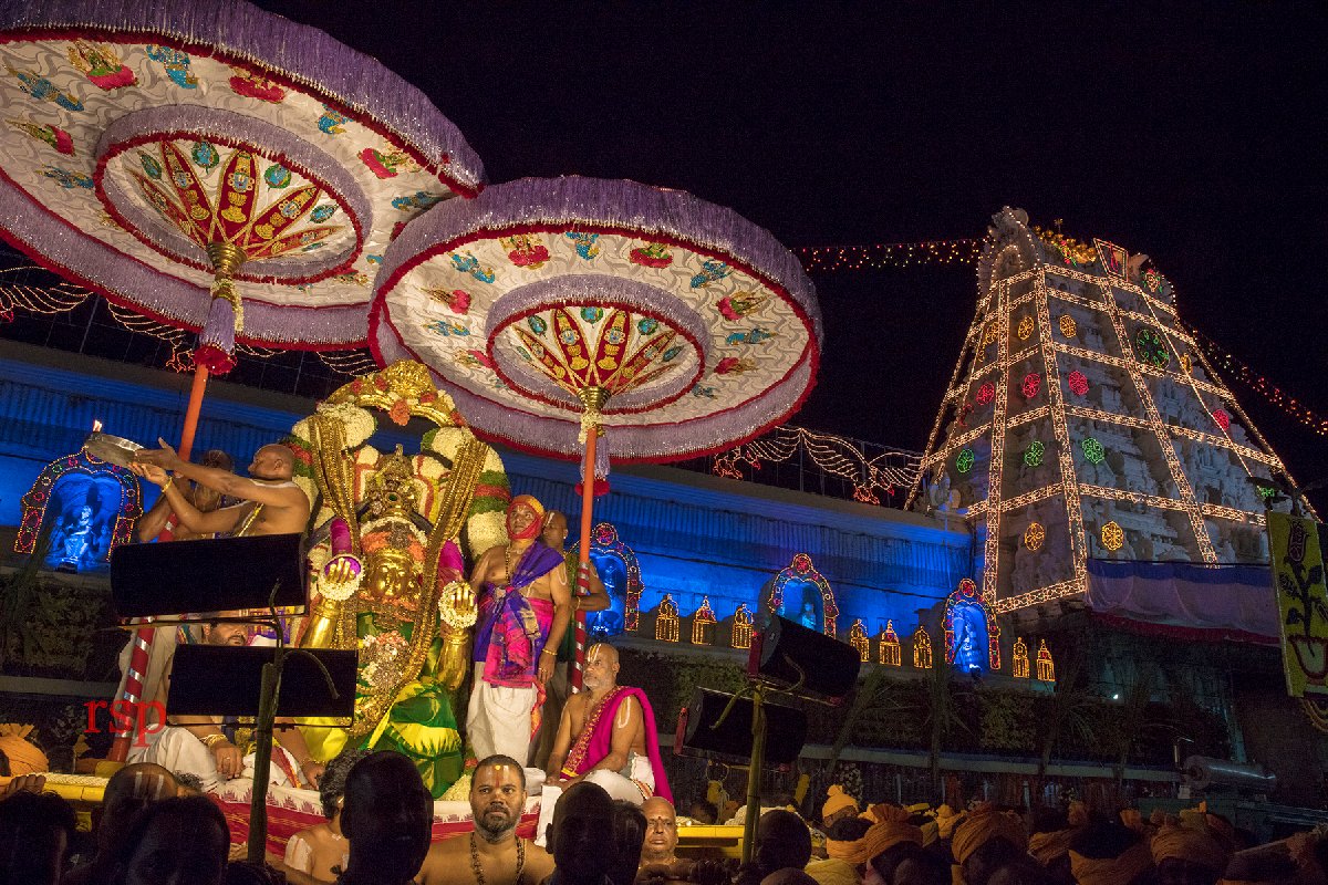 Garuda Gamana Garudadhwaja Enthralls Crowd on Garuda Vahana Seva ...