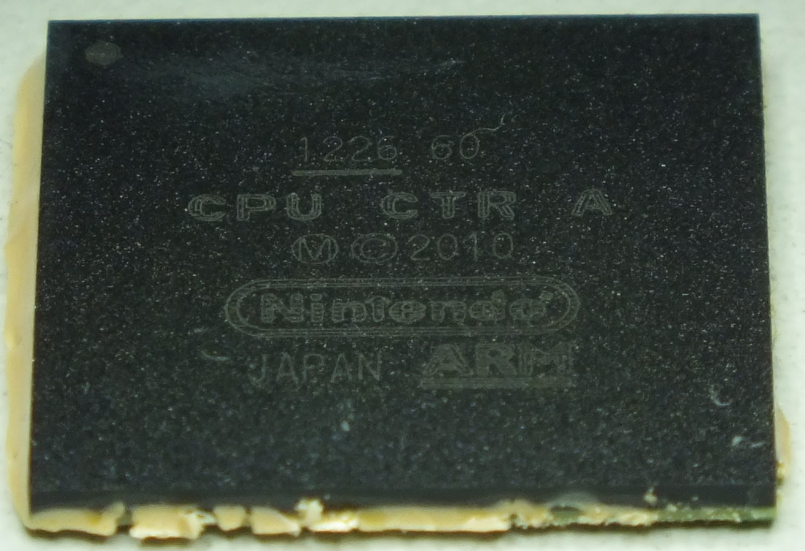 「ニンテンドー3DS」のCPUを硫酸を使って分解してみるとこうなる - GIGAZINE
