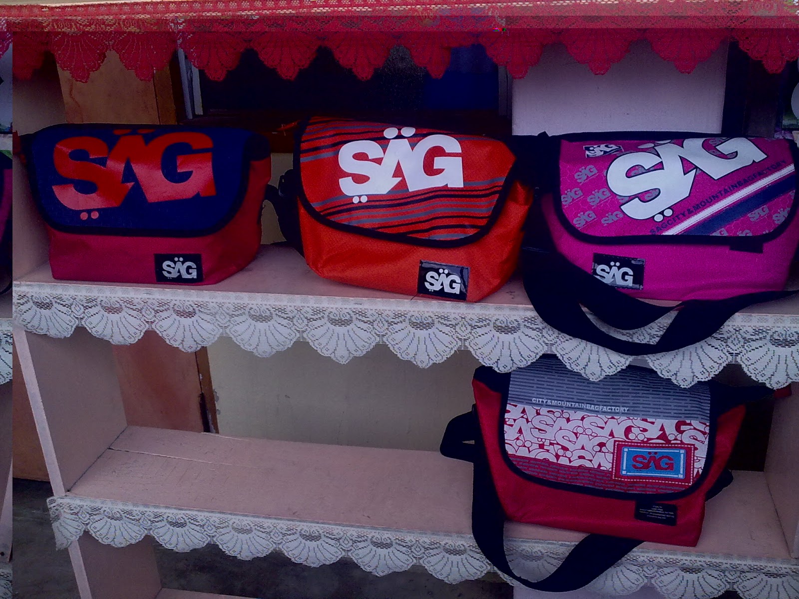 sayap ilusi...: budak sekolah rendah + up to date= sling bag SAG