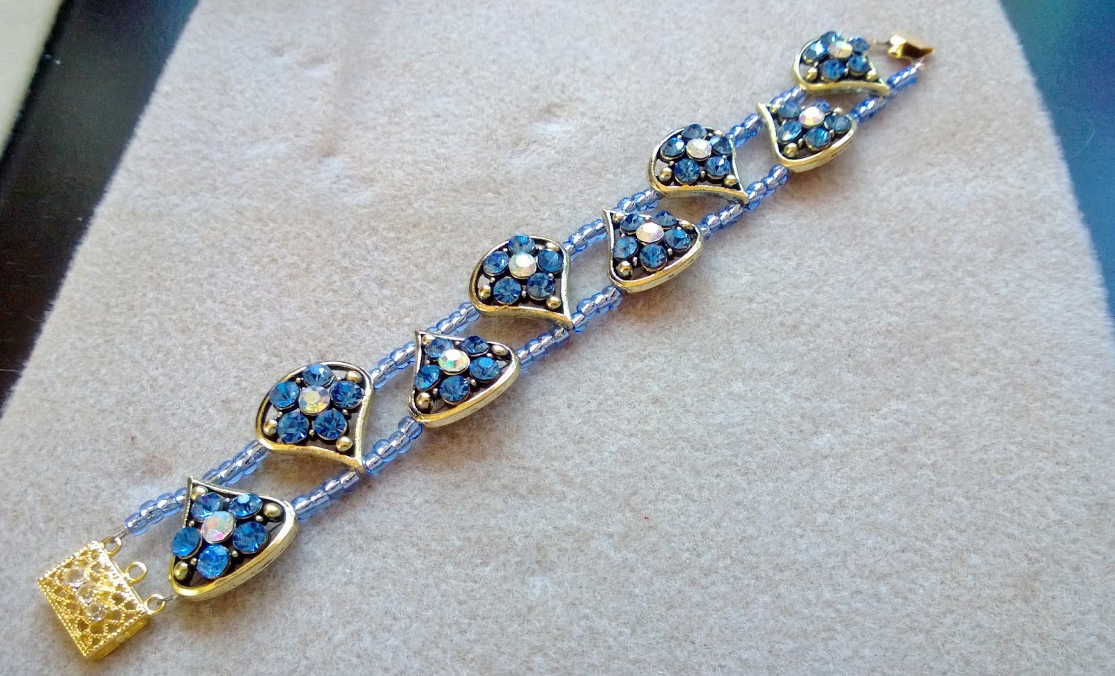 Emerald Hills: Tear Drop Bracelet