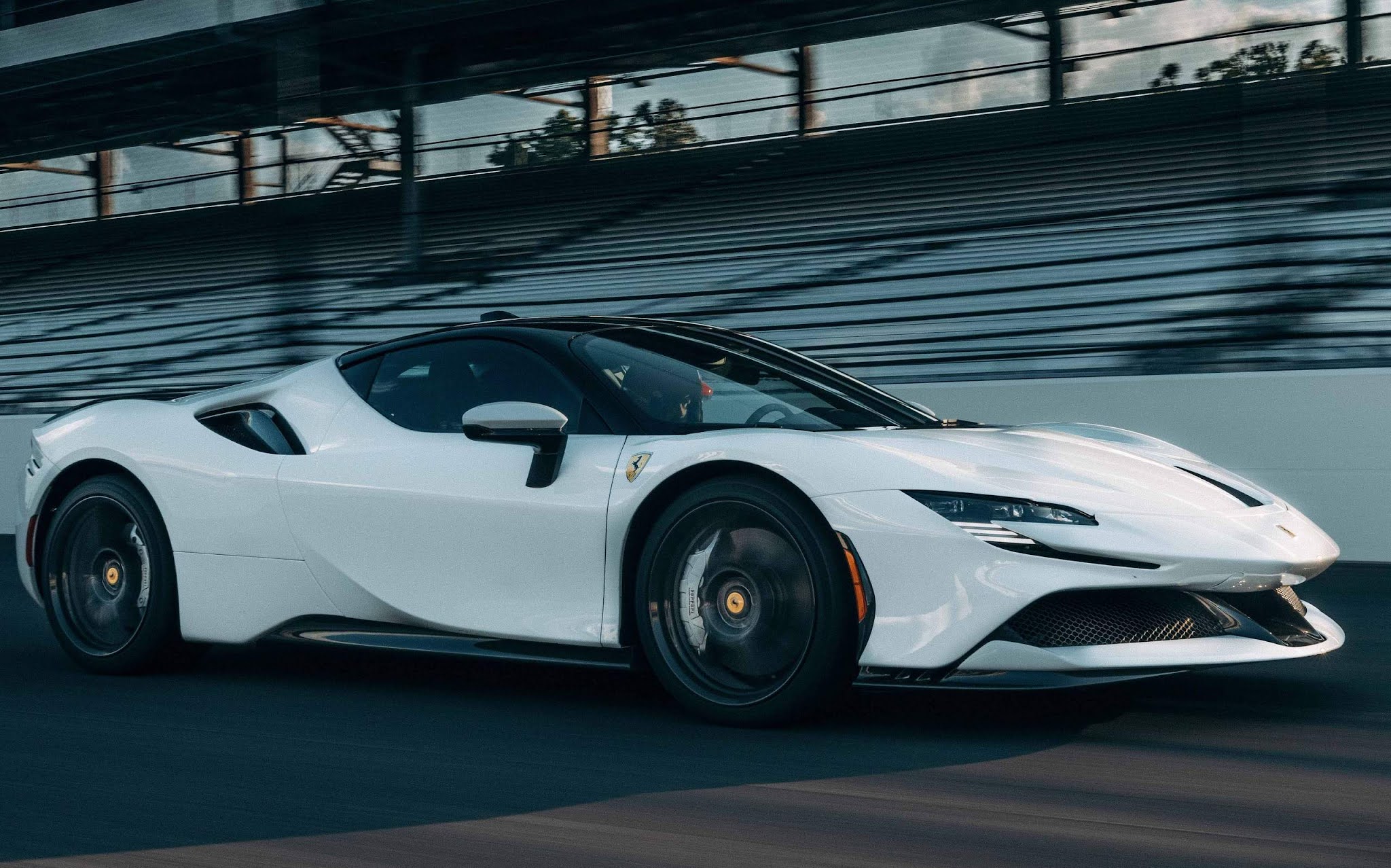 Ferrari SF90 Stradale bate recorde de volta de carro de produção em ...