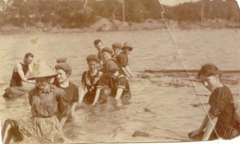 20 Cool Photos Show What Swimwear Looked Like During the Victorian Era ...