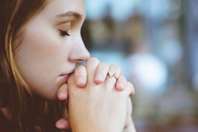 INMACULADA CONCEPCIÓN VILLA DEL RÍO: DOS MODOS DE ORAR