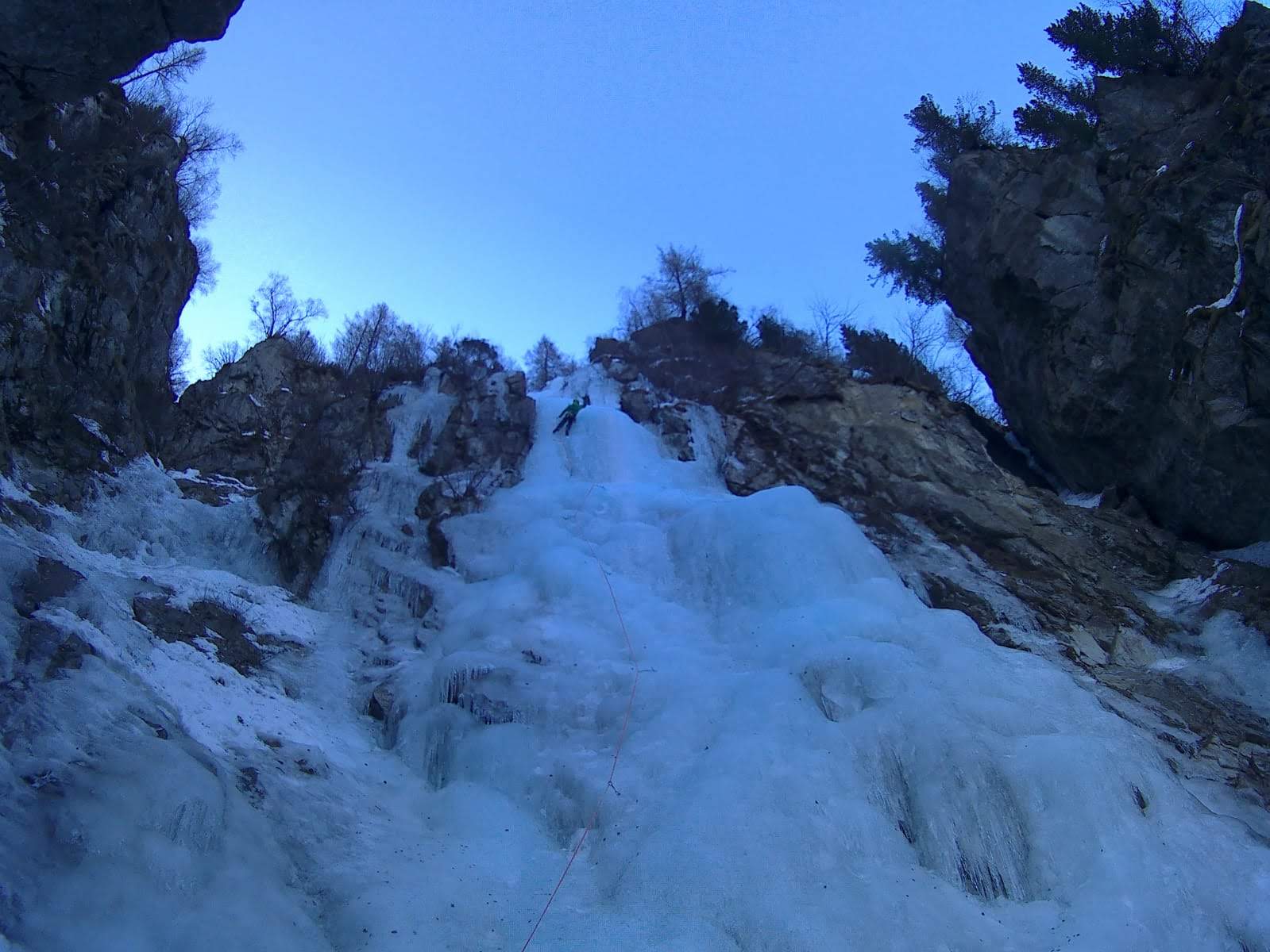 Vertical age: Cascate di ghiaccio in Val Paghera