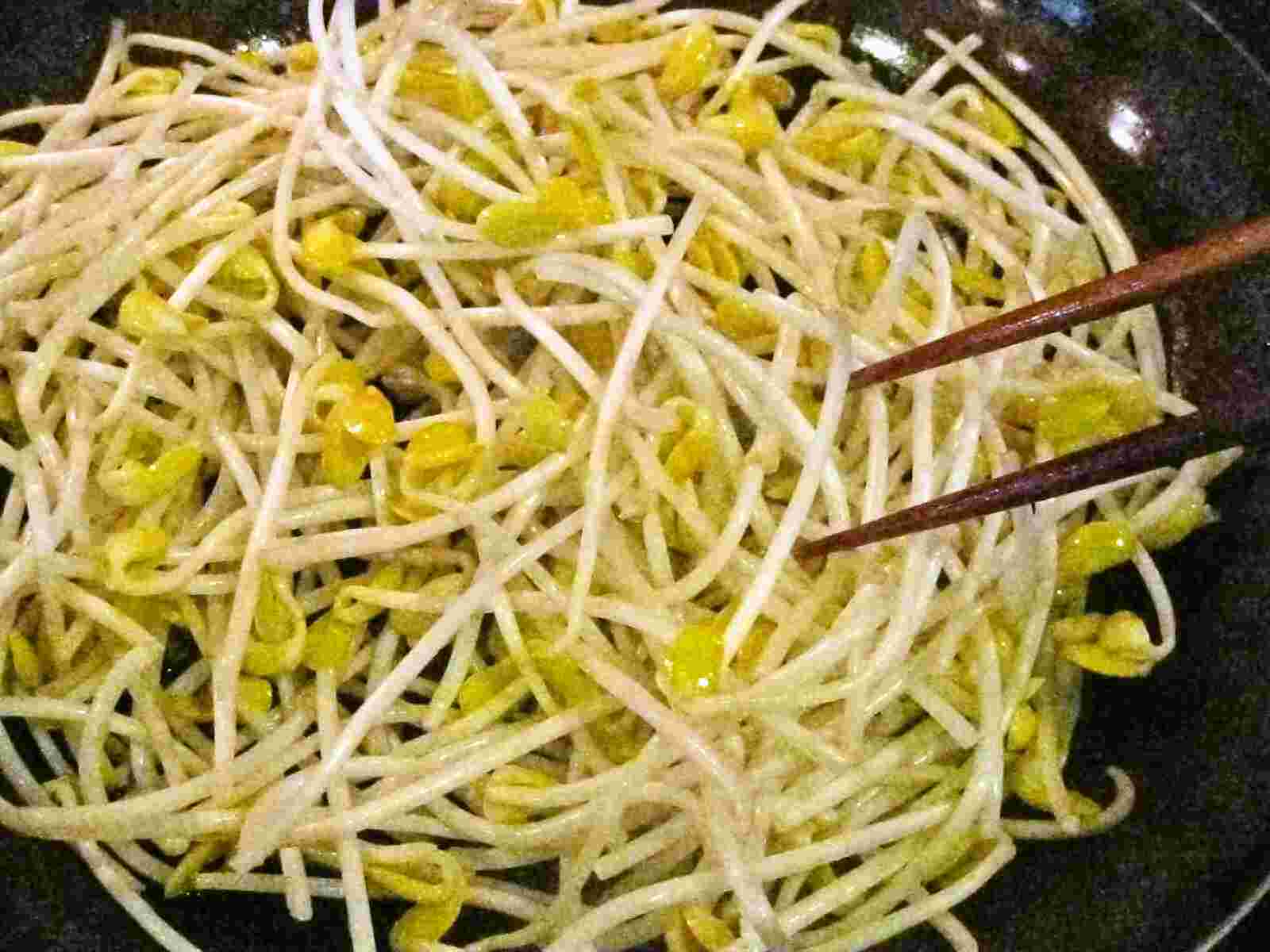 Recipes for Tom: Daizu moyashi no bataa shoga itame / soybean sprouts ...