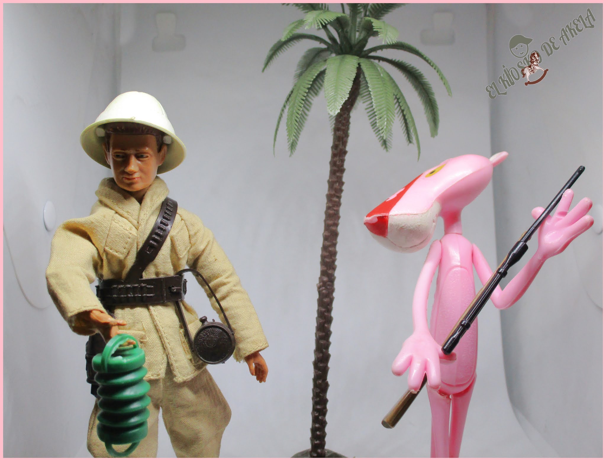 EL KIOSKO DE AKELA: LAS AVENTURAS DE LA PANTERA ROSA Y EL CAZADOR DE MADEL