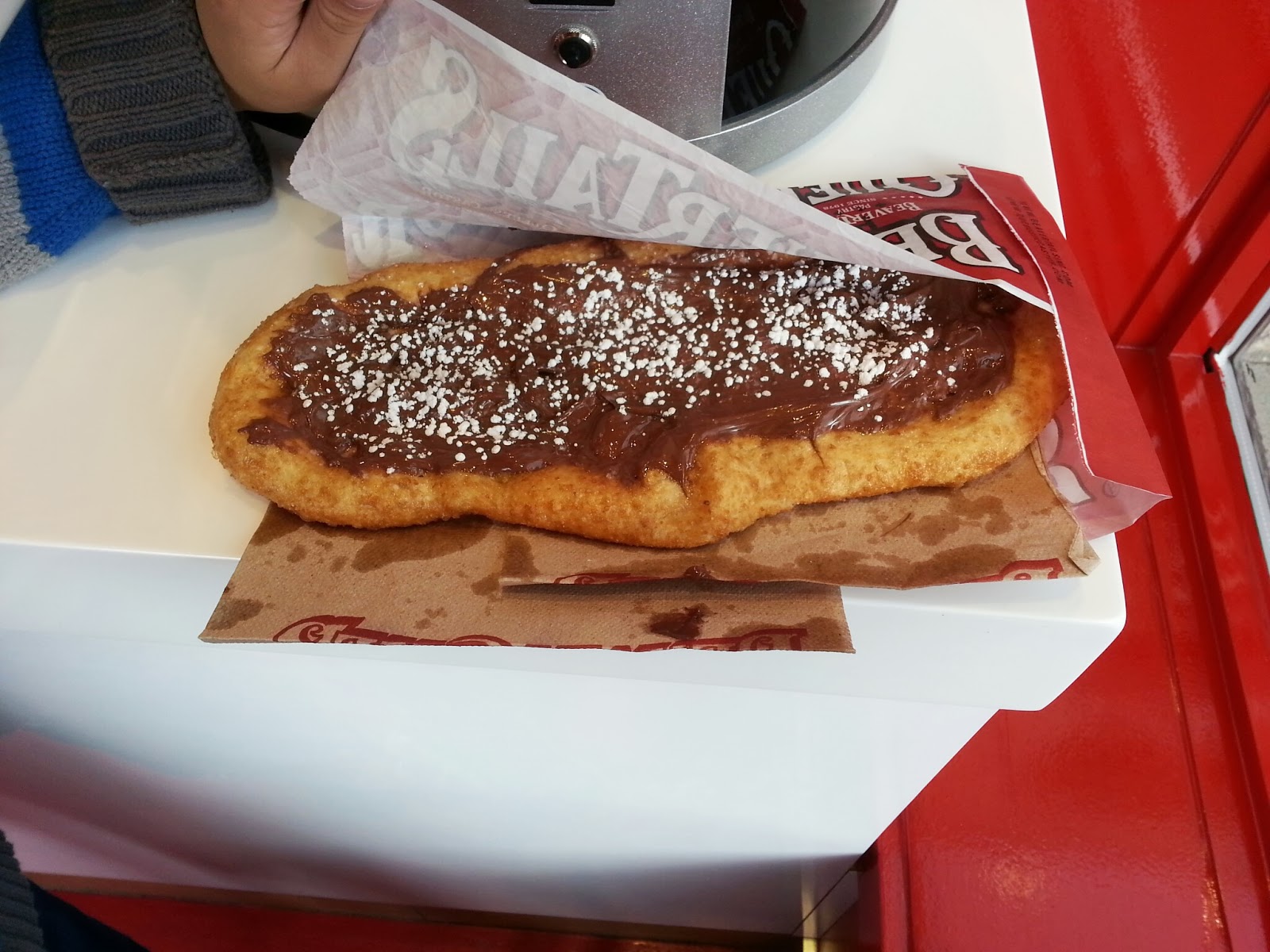 HankOnFood.com : Hank on Food in Banff: BeaverTails unique Canadian Pastry