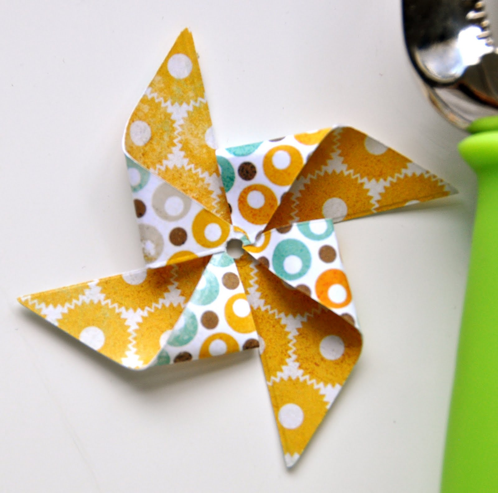 Betty Bee's Buzz: Monday Motivational - Pinwheels