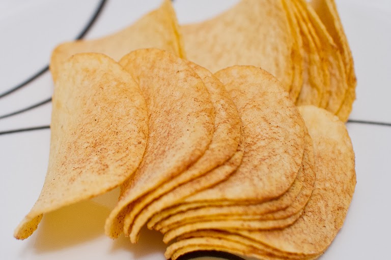 Tales of the Flowers: Holiday Pringles are out! Cinnamon & Sugar and ...