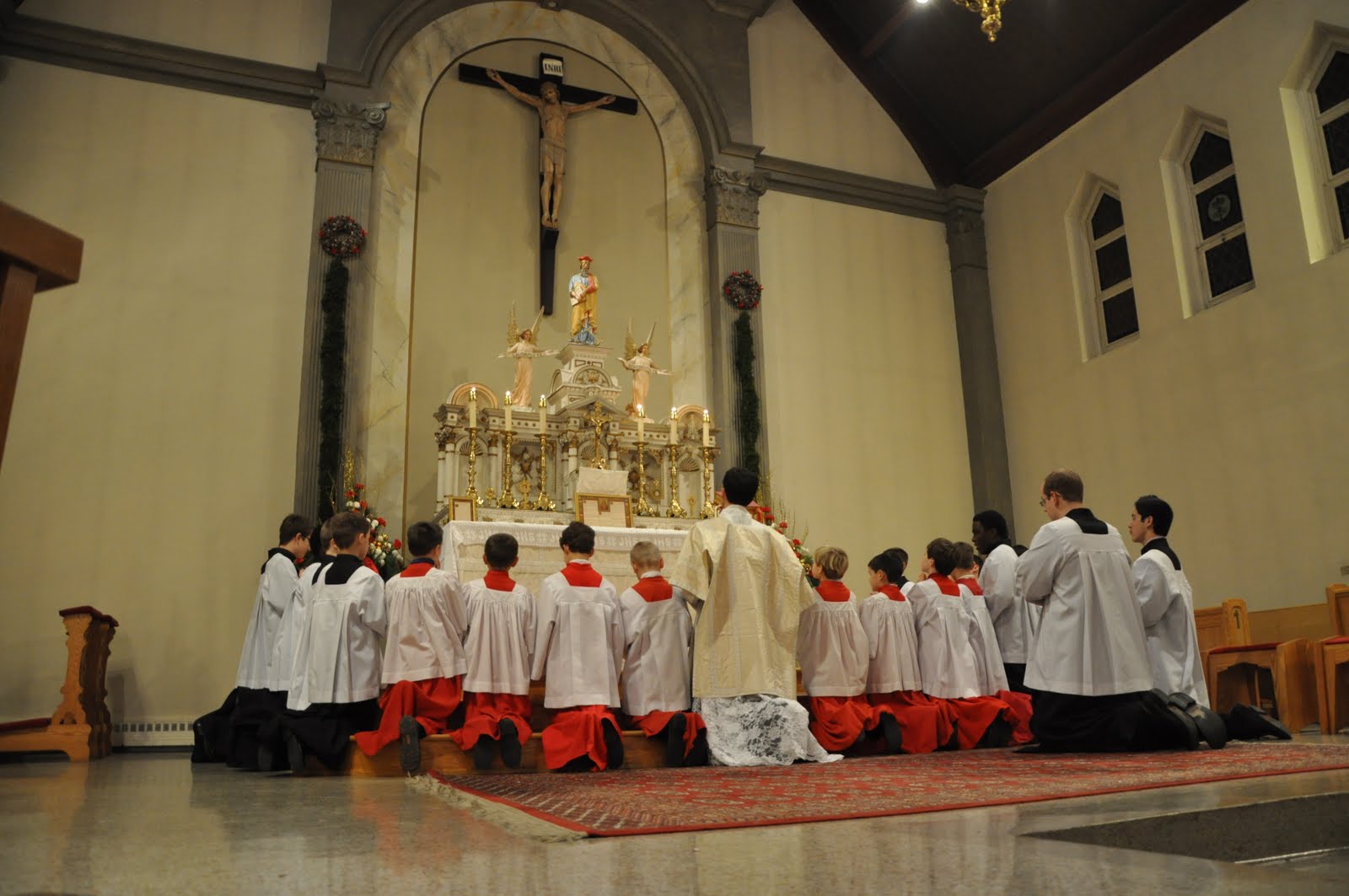 Orbis Catholicus Secundus: A Nice Tradition: Altar Servers Praying ...