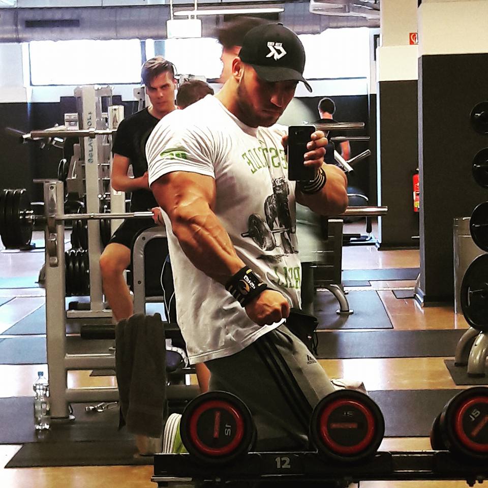 LA PERFECTION FAITE HOMME