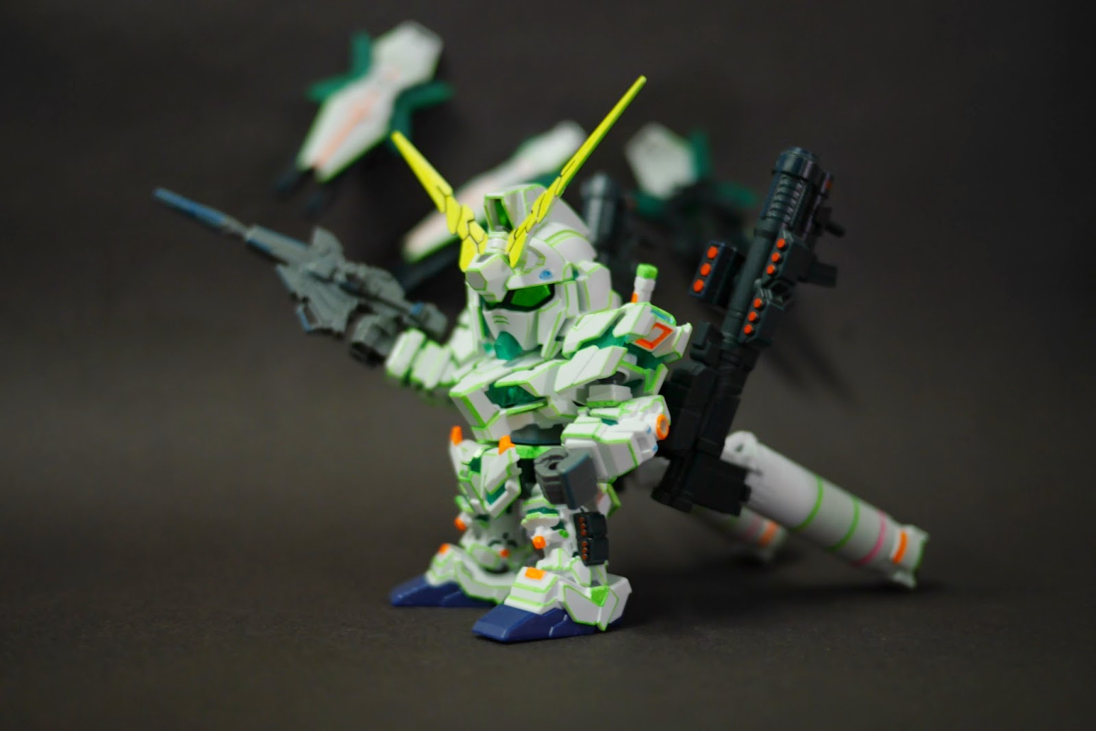 SD Full Armor Unicorn Gundam + Neon Markers Custom Build