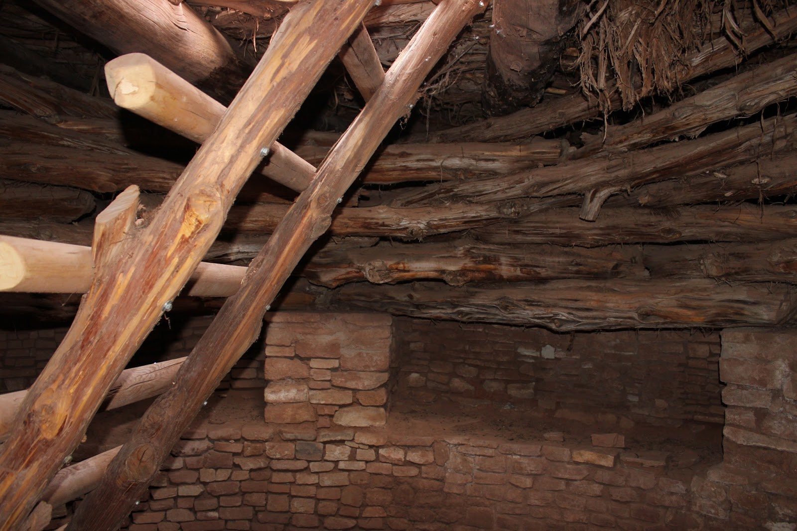 gjhikes.com: Three Kiva Pueblo