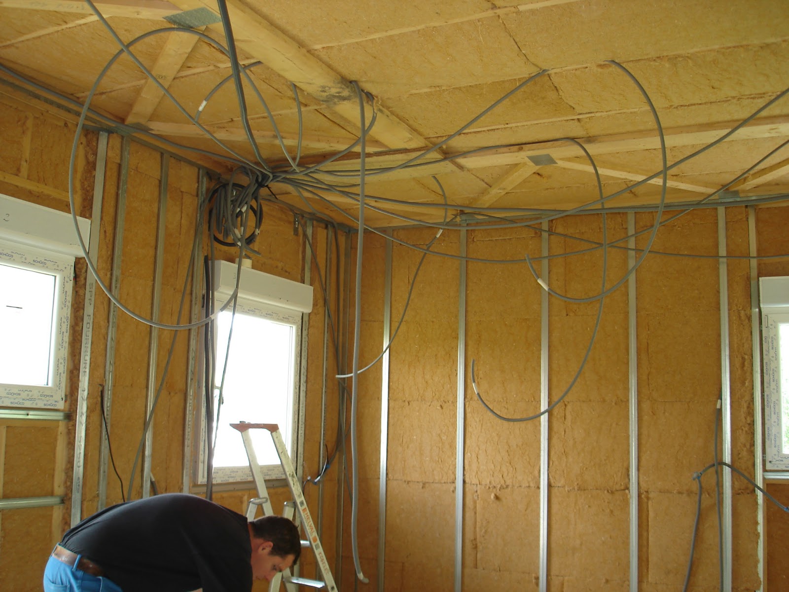 Notre aventure dans la construction: Des gaines et encore des gaines...
