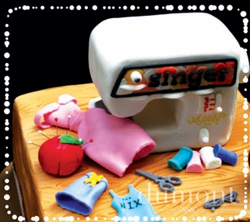 Dumont Cake: Singer sewing machine cake