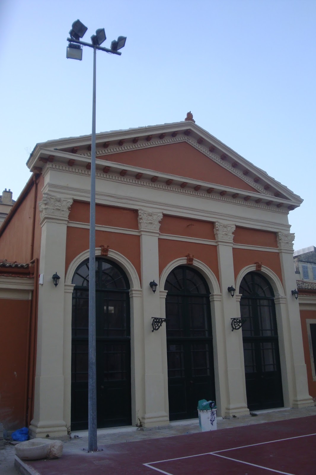 Συλλέκτες ακροκεράμων.: ΝΕΟΚΛΑΣΣΙΚΑ ΚΤΙΡΙΑ ΑΠΟ ΤΗΝ ΚΕΡΚΥΡΑ