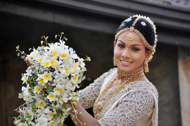 SRI LANKAN TASTE Fashion Magazine: Hasantha Hettiarachchi | Wedding Day Photos