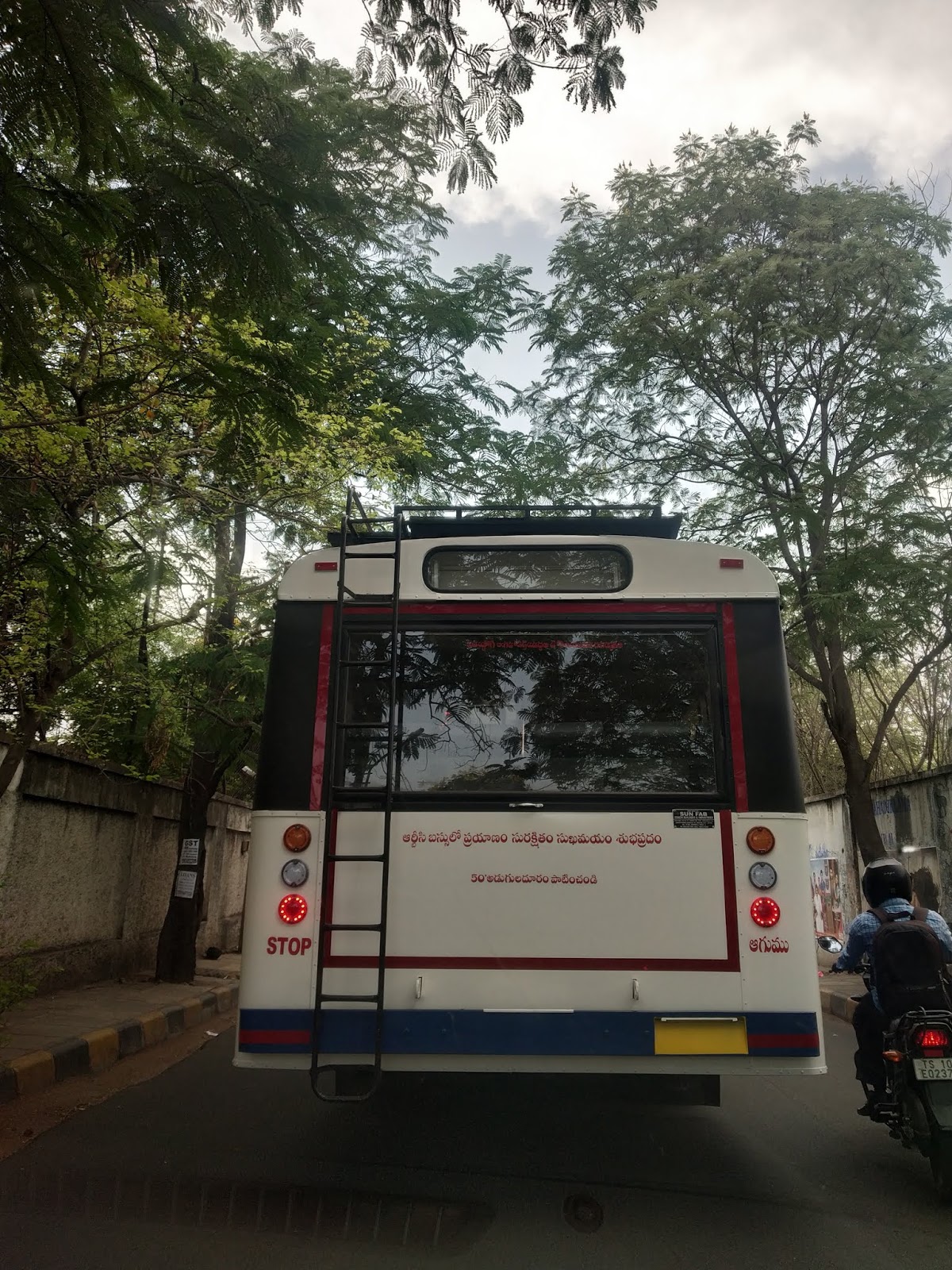 TS AP & SRTC BUS FANS: NEW EXPRESS BUS - TSRTC departing For Delivery