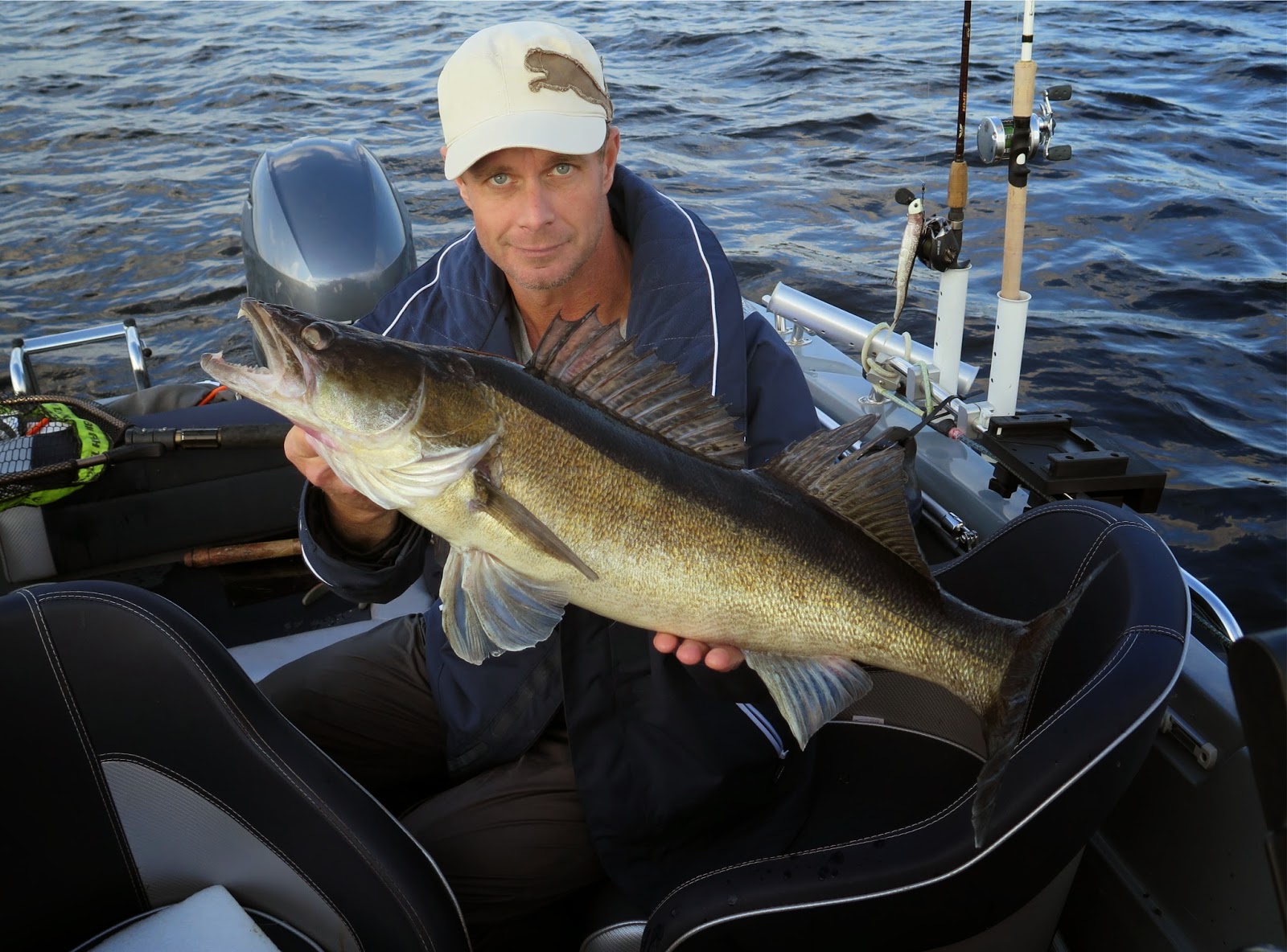 DIRTY PIKES: Sjukt bra fiske "Walleye Zander fishing in Kronoberg Sweden"