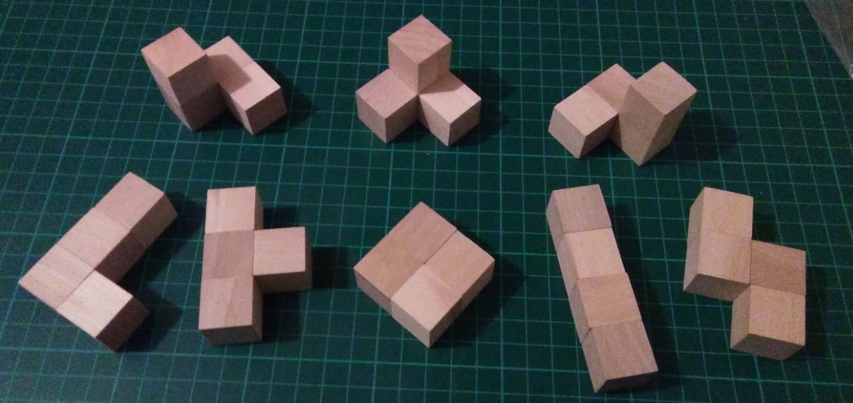 Polyominoes: Tetracubes - A Very Short Introduction