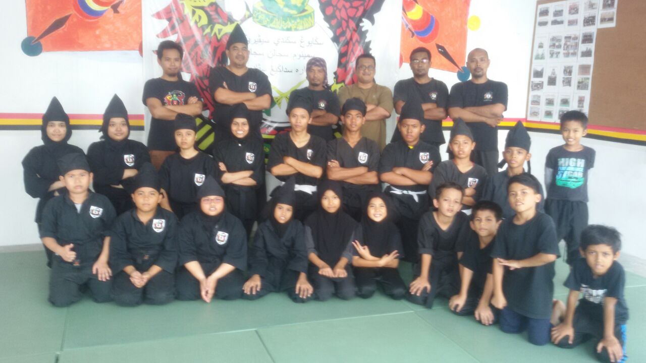 KUMBANG HITAM TRAINING CENTER { KHTC }: Silat Seni Gayong Grading Day