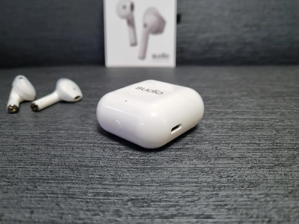 Sudio Nio Review; Sleek and Simple