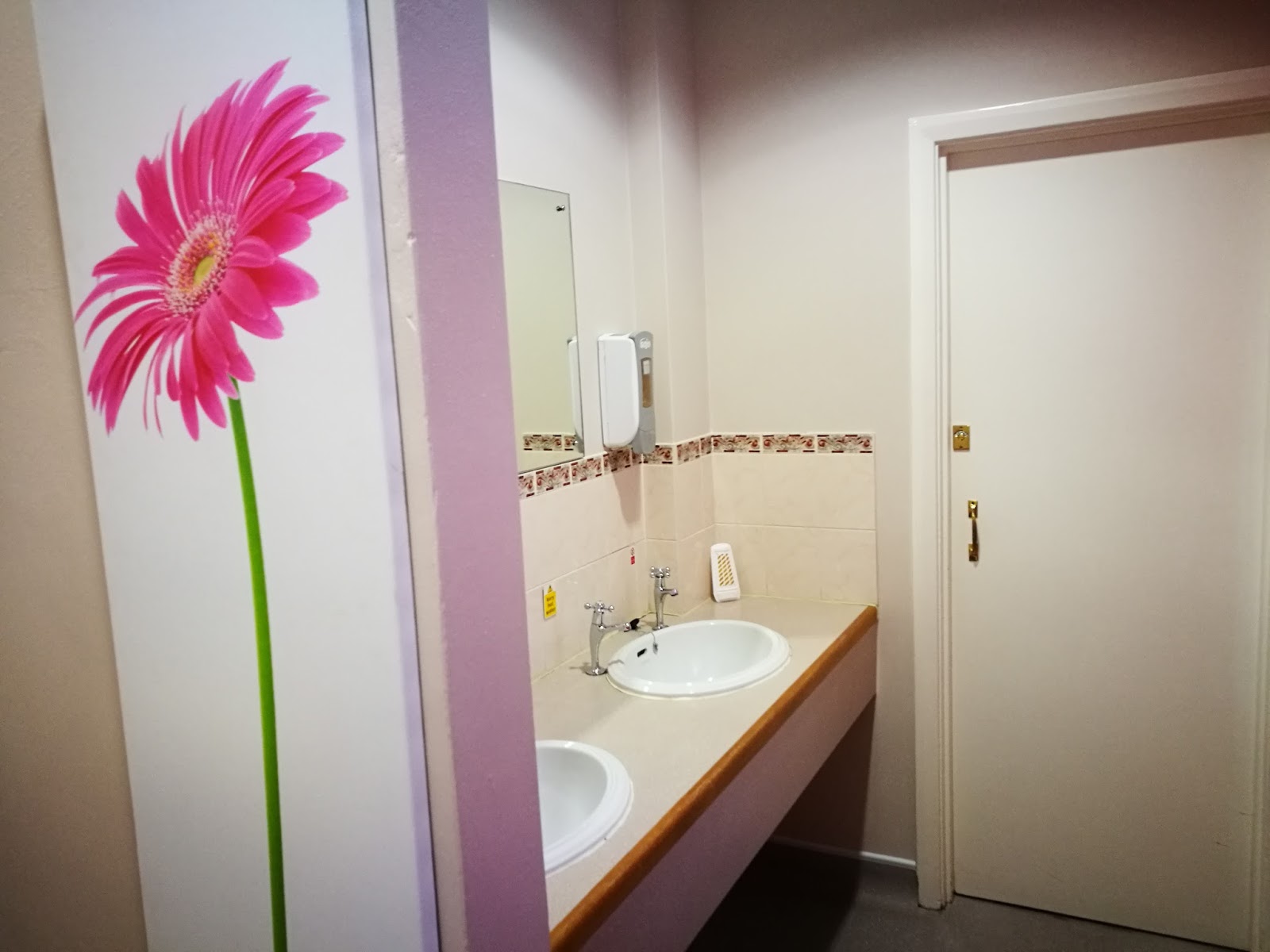 HR Wallingford @ Hydraulics Research Wallingford