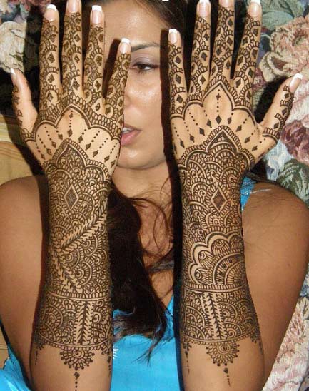Cool Mehndi Designs on Back Hand