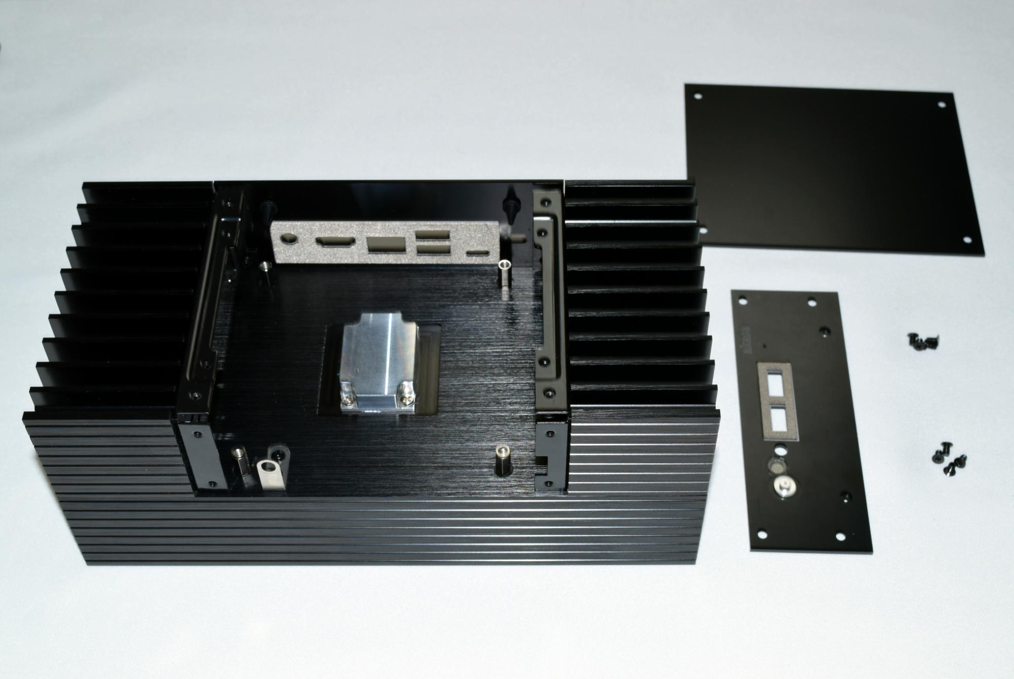 FanlessTech: AnandTech reviews the Akasa Turing