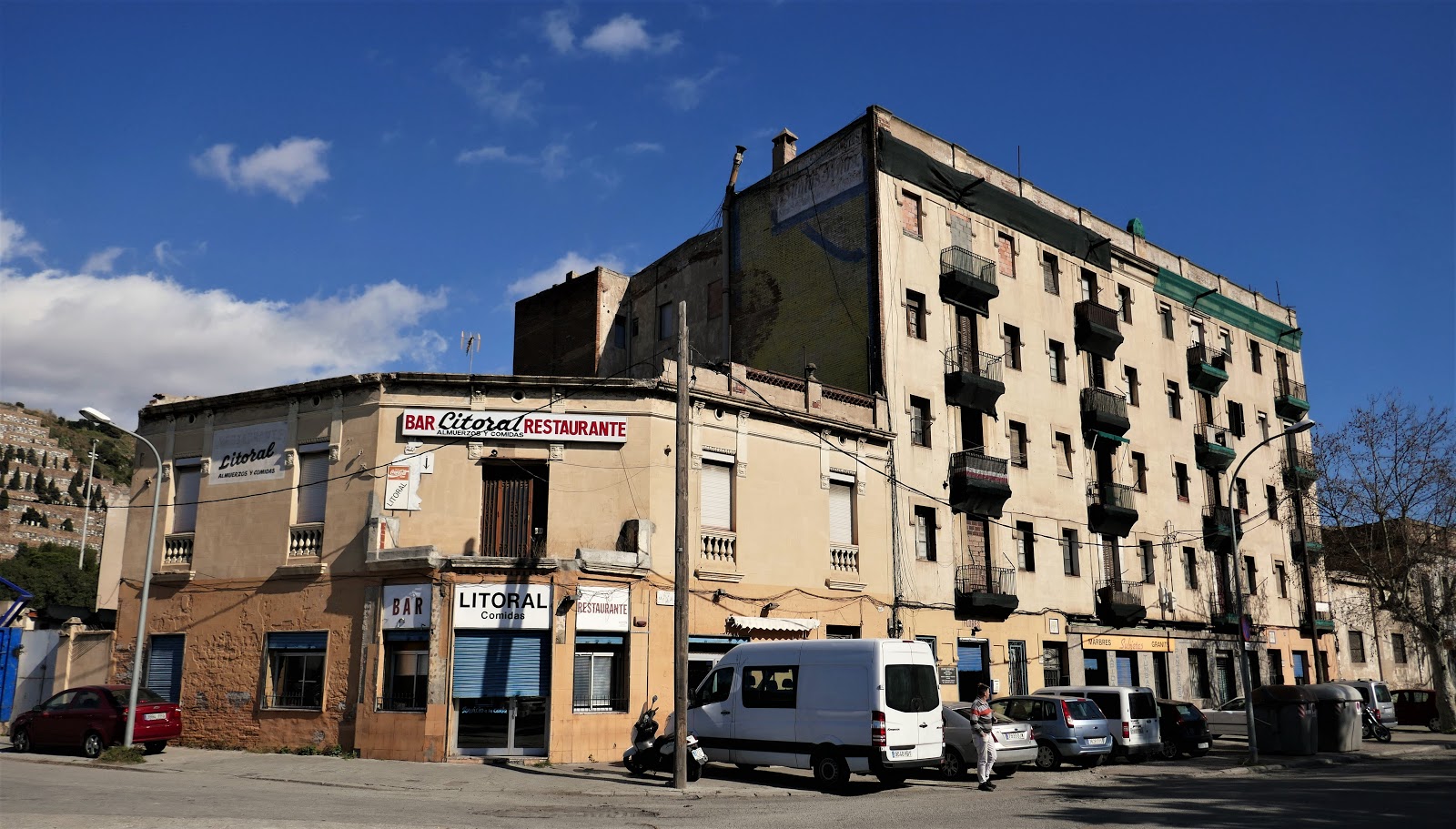 A Peu de carrer, fotodietari : El far de Montjuïc pel camí de Can Tunis