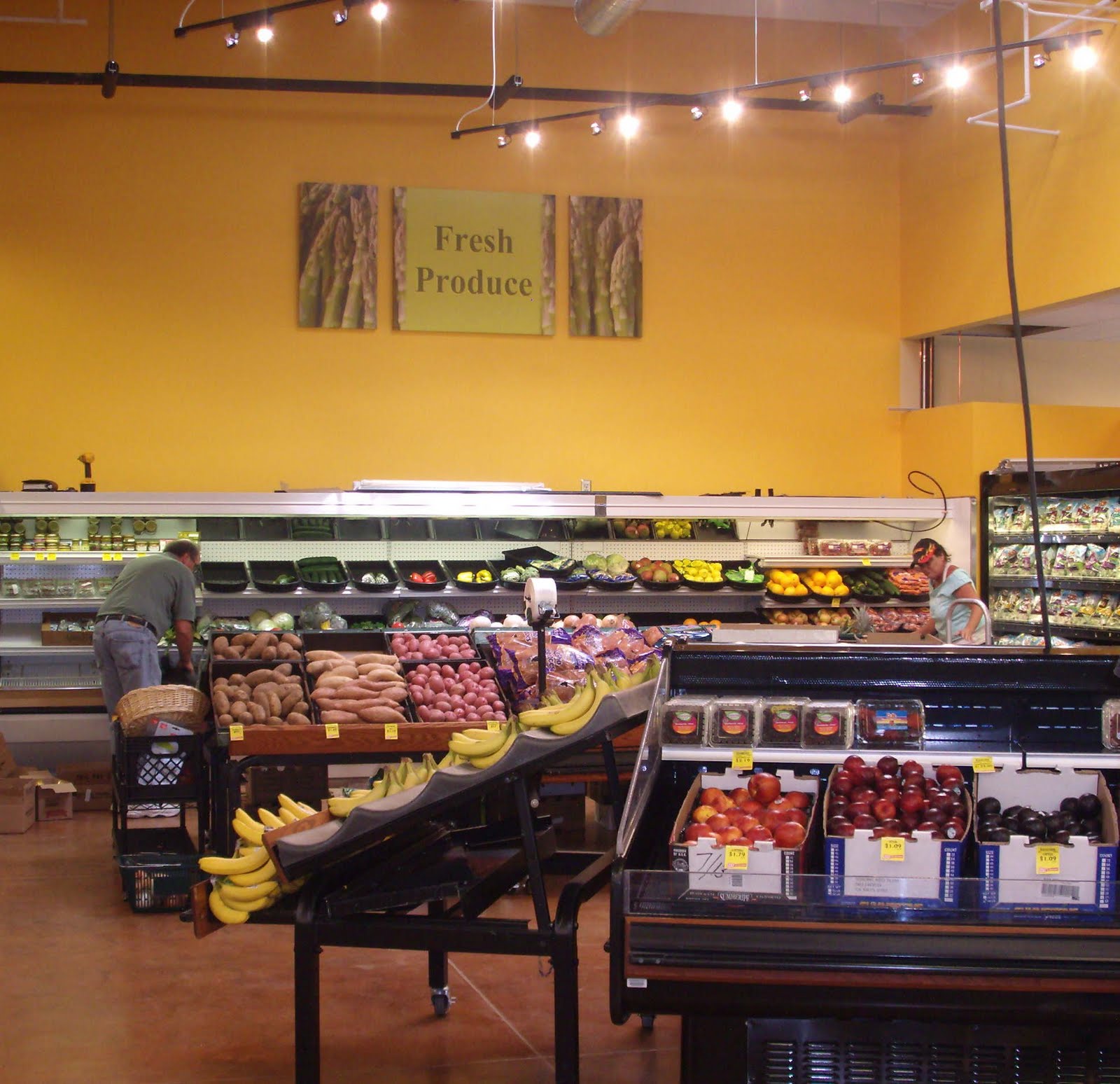 Garden Valley Daily News: Garden Valley Market Opens Its Doors