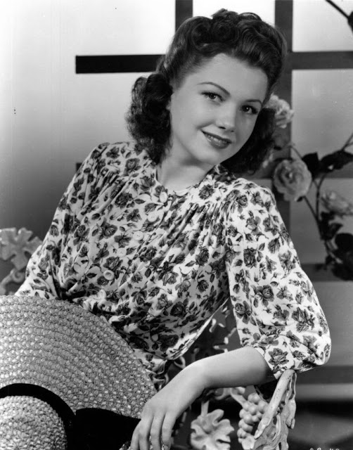 Laura's Miscellaneous Musings: A Birthday Tribute to Anne Baxter