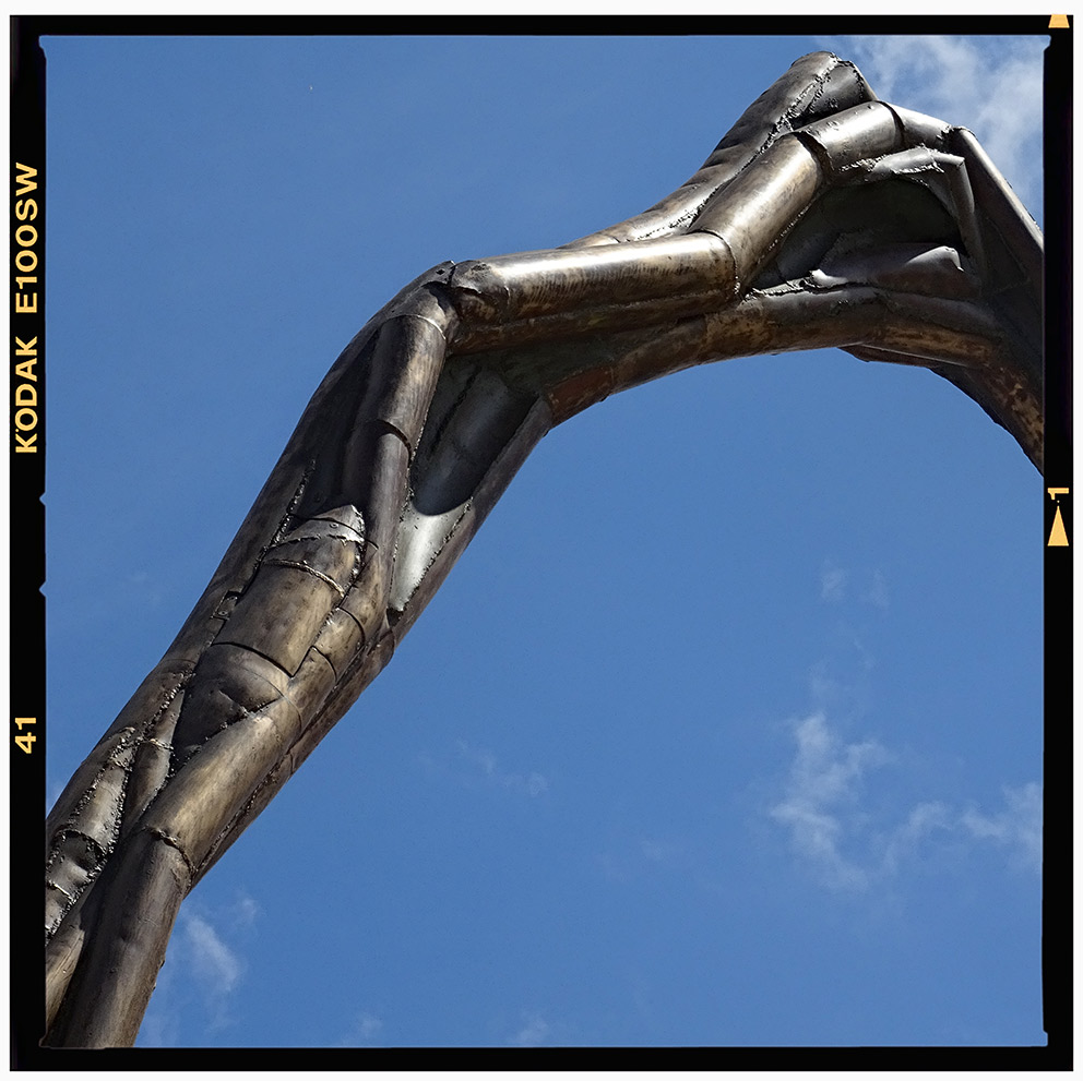 Luz y artes: Un trozo bien pegado a otro trozo forma un conjunto de trozos