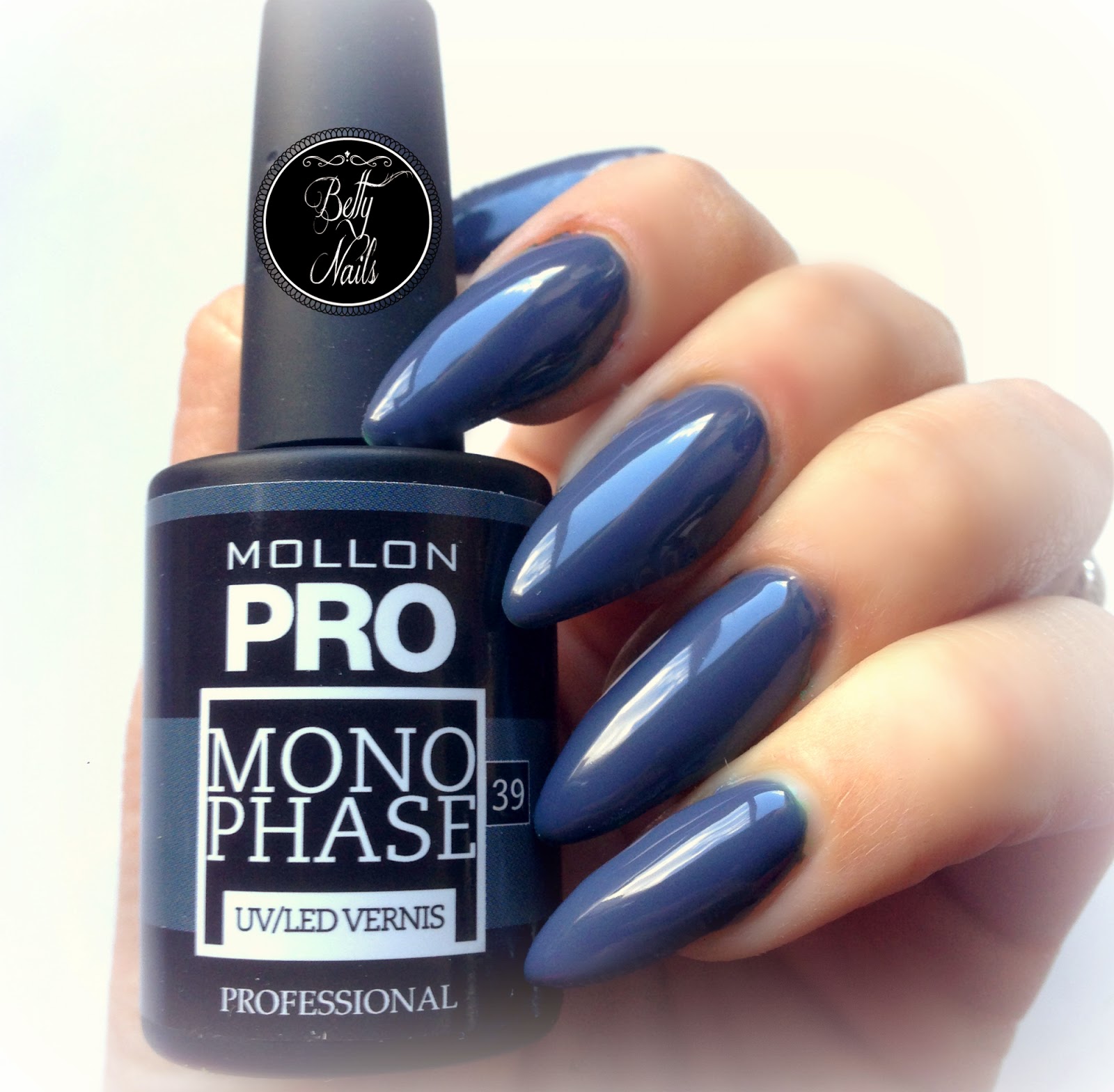 Betty Nails: Mollon Pro Monophse Kira and Silver Drops